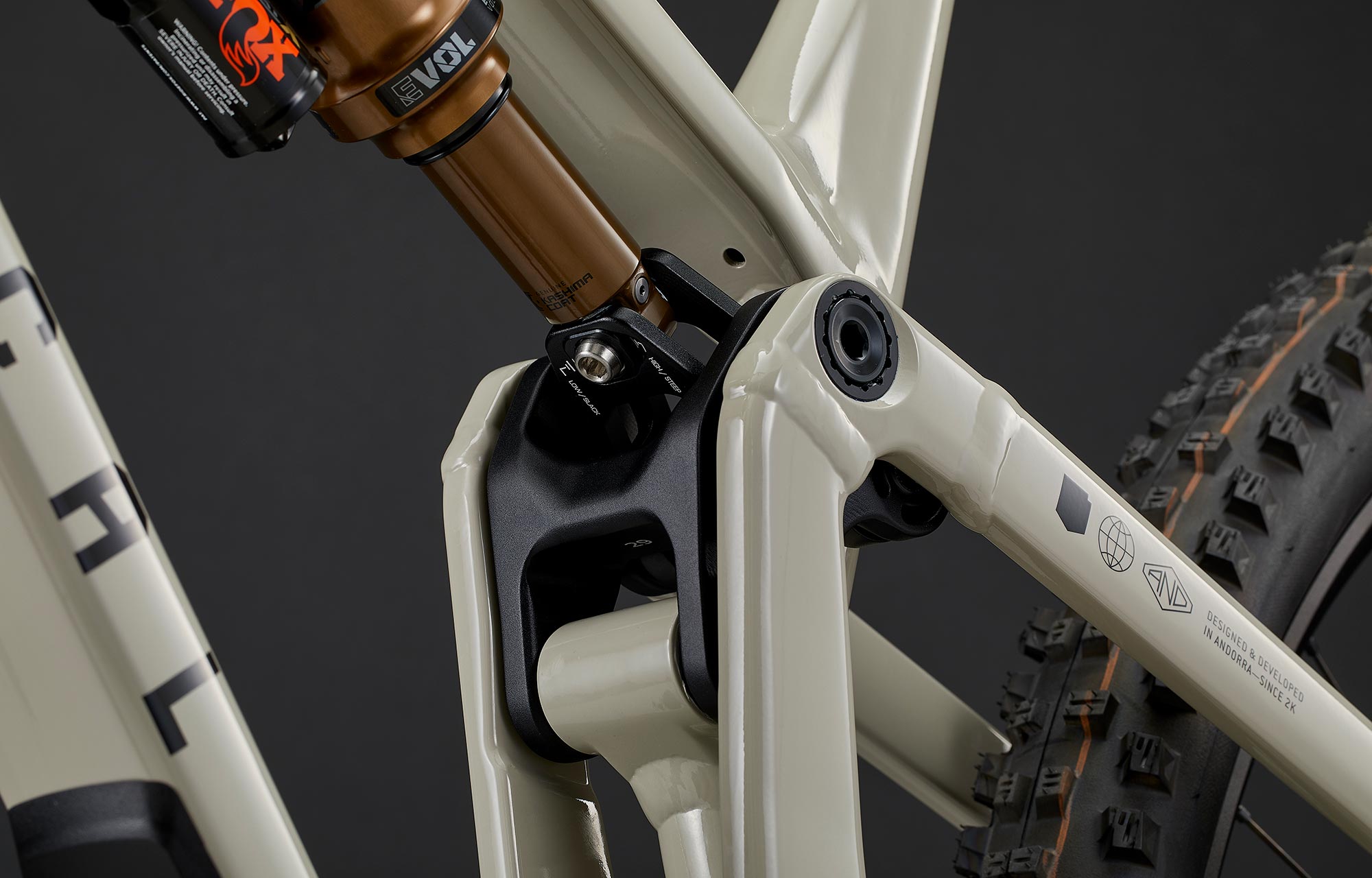 COMMENCAL | COMMENCAL META V5 T-TYPE CHALK